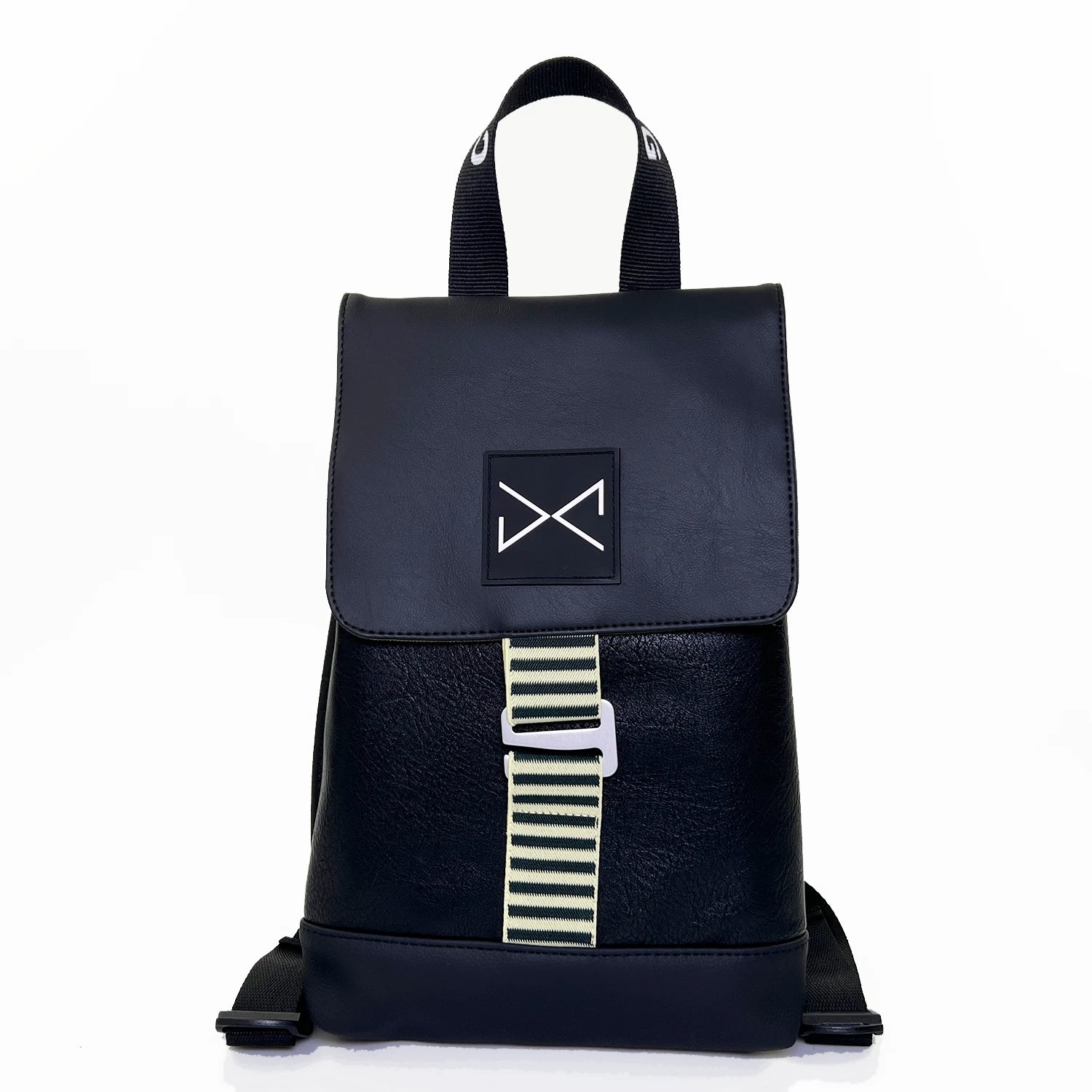 Mochila The Hook mini con solapa negra de Daniel Chong – Gnomo